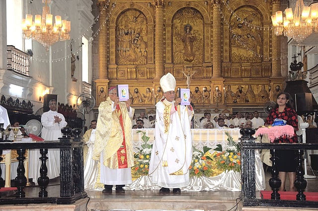 Chrism Mass at Old Goa: Communion of Priests and Blessing of Holy Oils ...