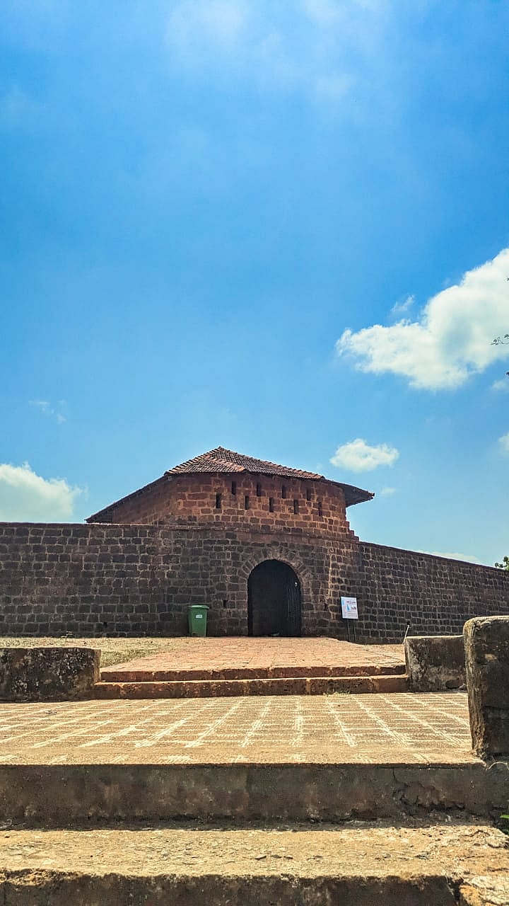 Guess who built this ancient fort on the banks of the Chapora river in ...
