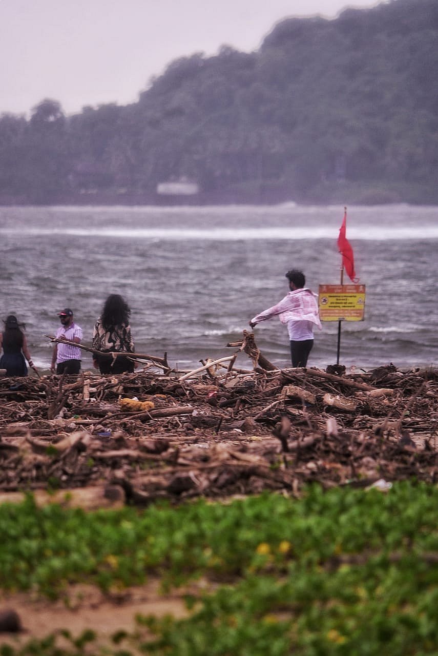 Dirty pic: Weekend tourists greeted by filth on Miramar beach ...