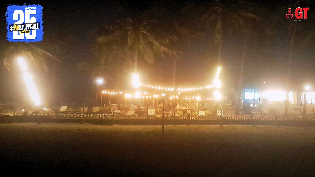 Russians enjoy a ‘moonlight sonata’ on the beaches of Goa | Gomantak Times