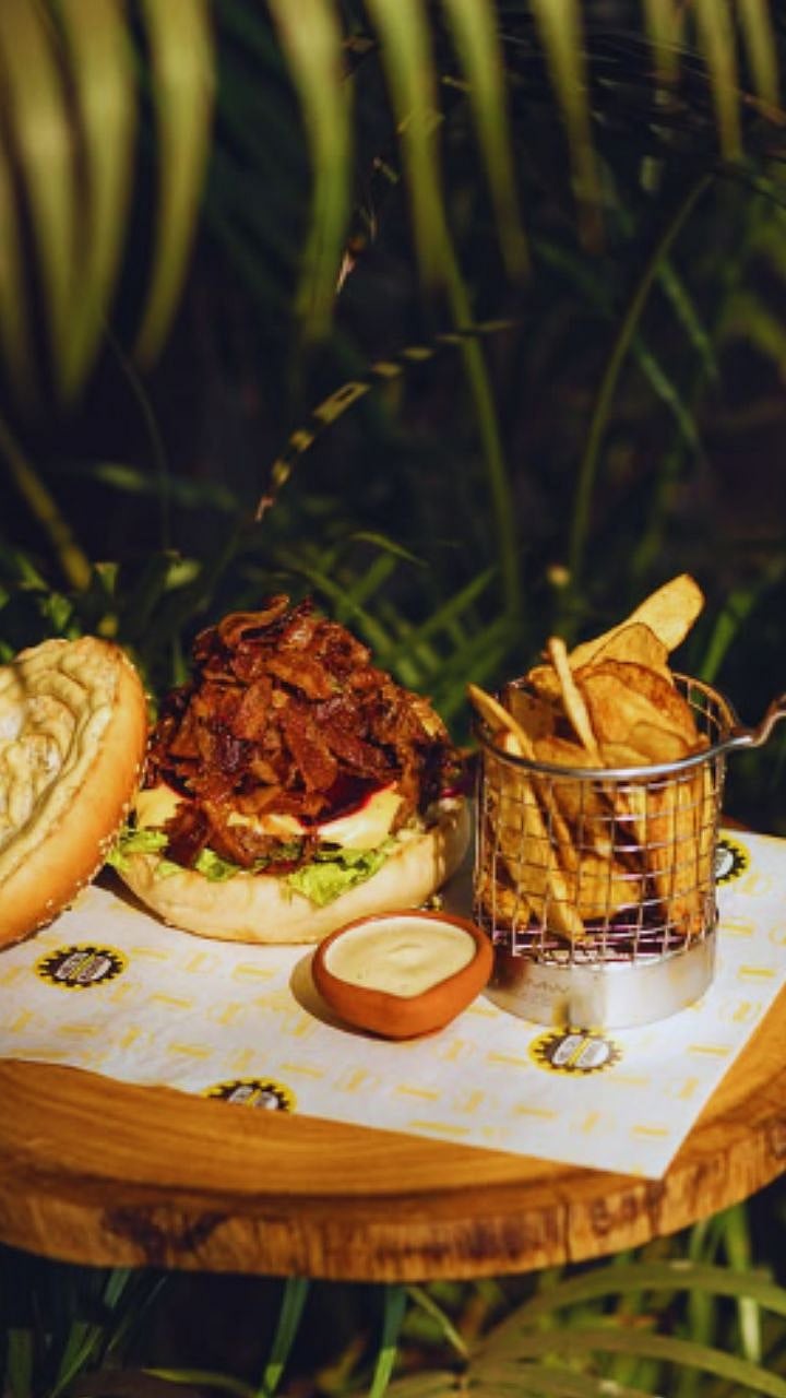 Know some of these Goan restaurants owned by celebrities | Gomantak Times