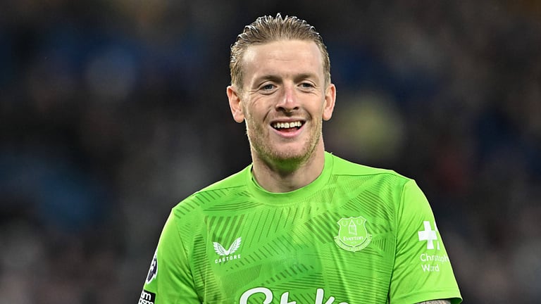 Warnock reacts to Jordan Pickford controversy after latest Everton footage