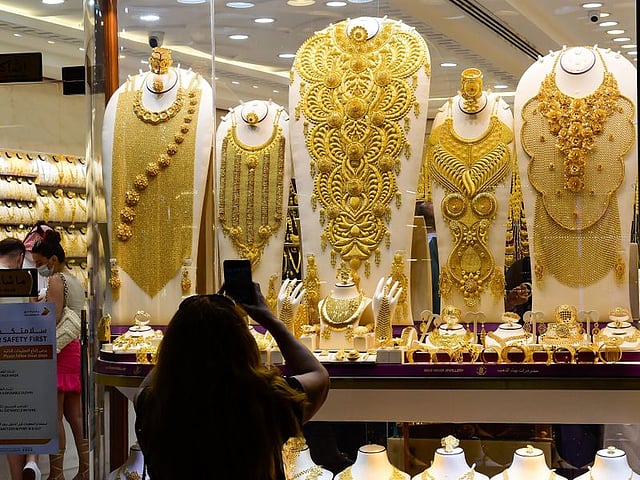 Dubai gold price takes another step closer to Dh400 for 22K after ...