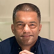 Dubai Fountain: Some F&B tenants at Dubai Mall, Souk Al Bahar will get ...