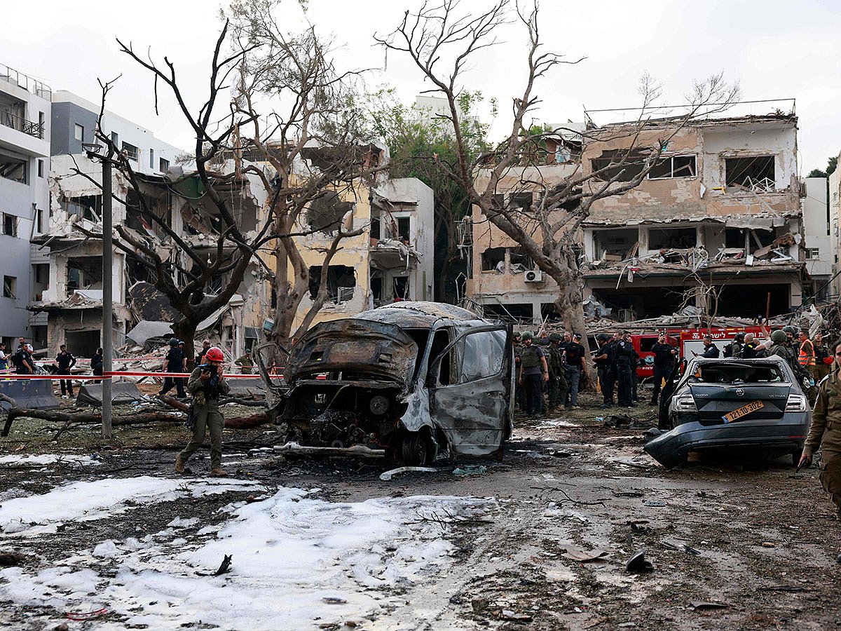 Missile strikes cause widespread damage in Tel Aviv and Central Israel