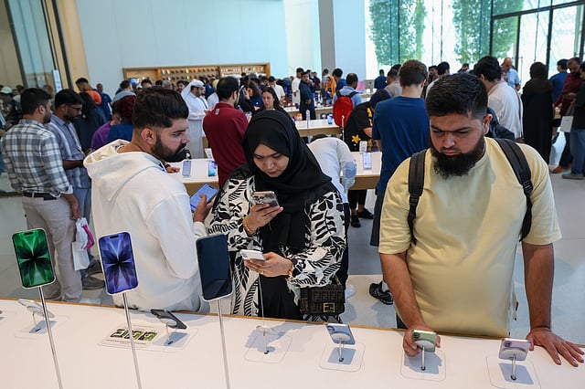 Inside the orderly chaos of Dubai Mall’s iPhone 17, Pro Max, and Air ...