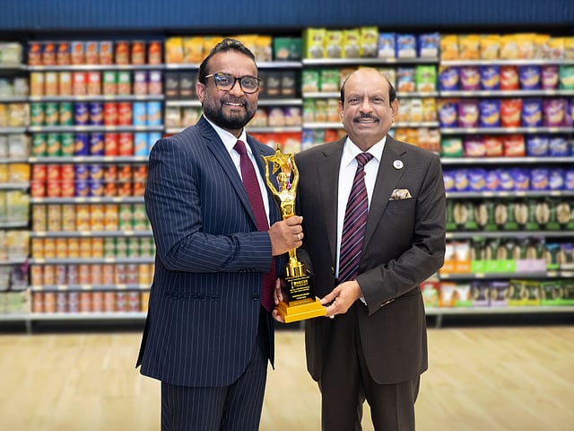 V. Nandakumar honoured as the Retail Professional of the Year at Retail ...