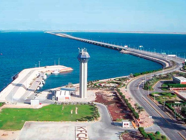 Heavy traffic jams on King Fahd Causeway after Bahrain online system outage
