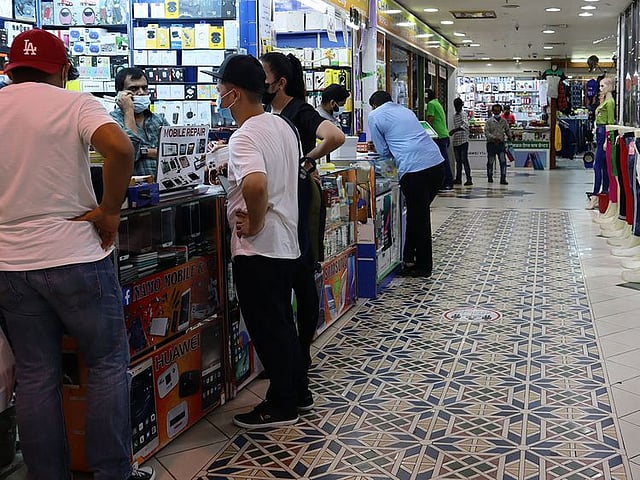 Expats in Kuwait given 30 days to comply with salary rule or send ...