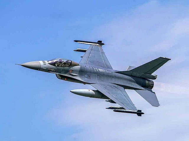 Polish F-16 crashes during Radom Air Show rehearsal, pilot killed