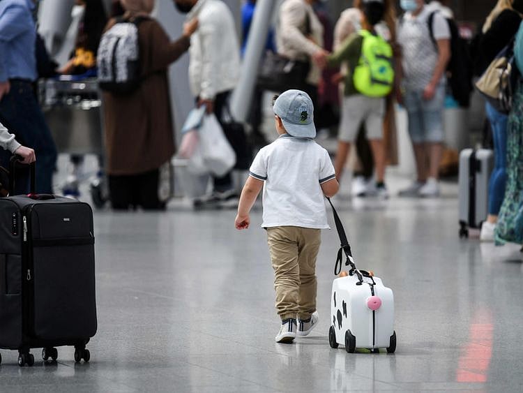 Parents allegedly abandon 10-year-old at airport, board flight to ...