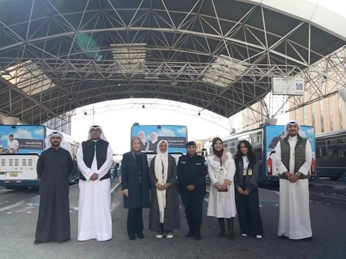 Buses in Kuwait display motivational signs for students