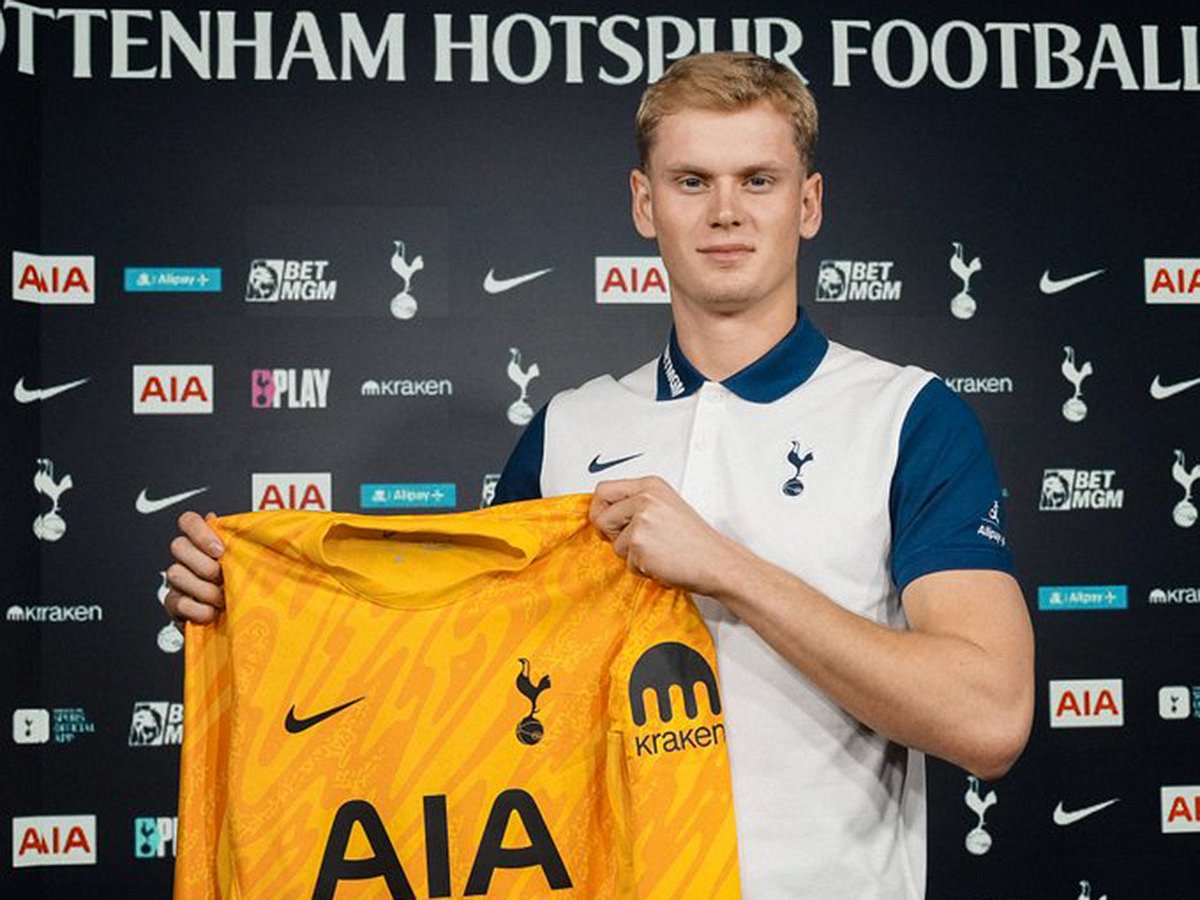 Tottenham sign Czech goalkeeper Antonin Kinsky