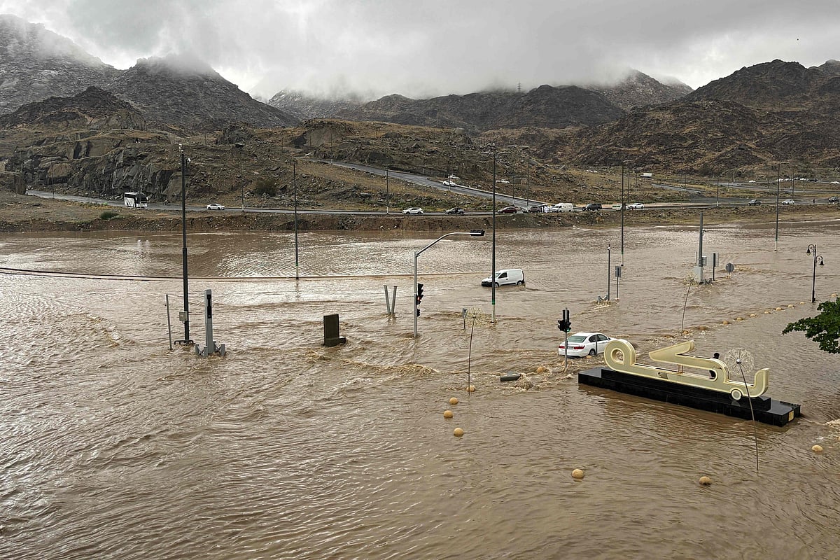 Video: Heavy rain continues to hit parts of Saudi Arabia