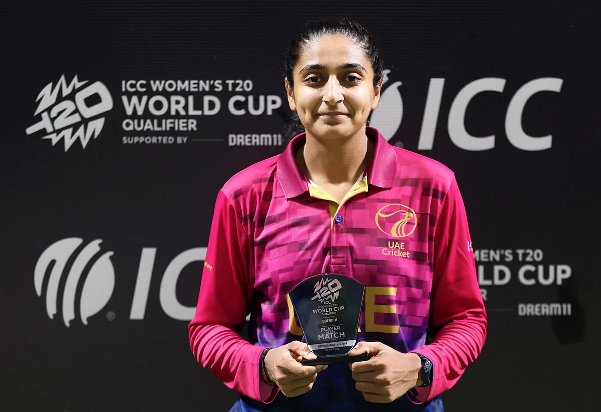 Uaes Esha Oza Named Icc Womens Associate Cricketer Of The Year