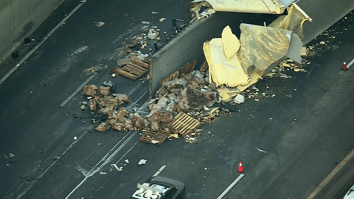 Breaking Truck Crash Leaves Eggs On Us Freeway