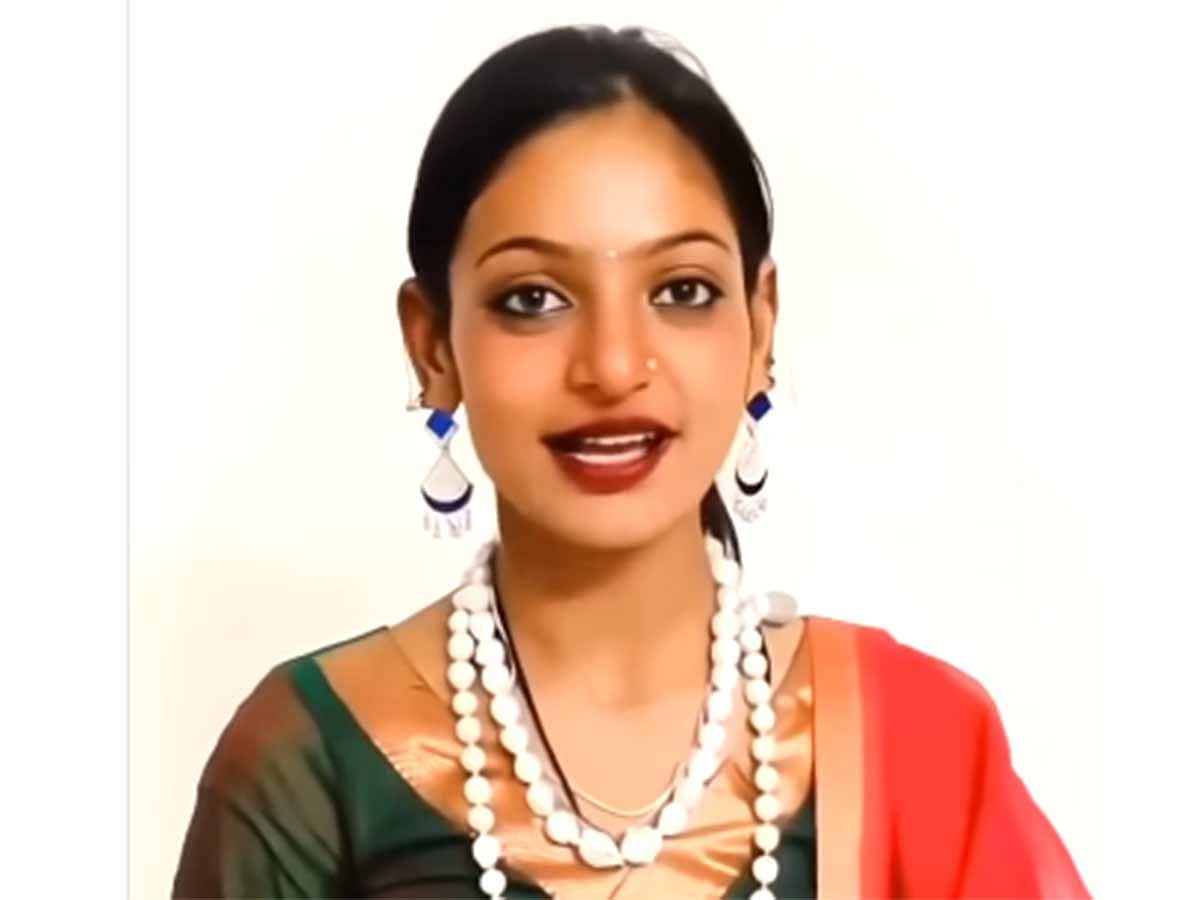 The ‘Mona Lisa’ who stole hearts at Maha Kumbh Mela is bringing her ...