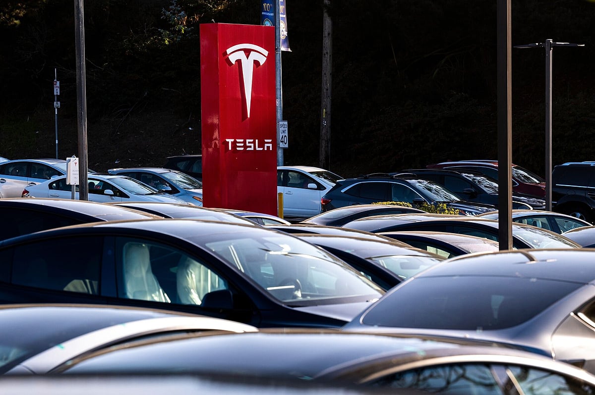 Tesla exodus: Insiders including Elon's brother, chair dump $100m+ in ...