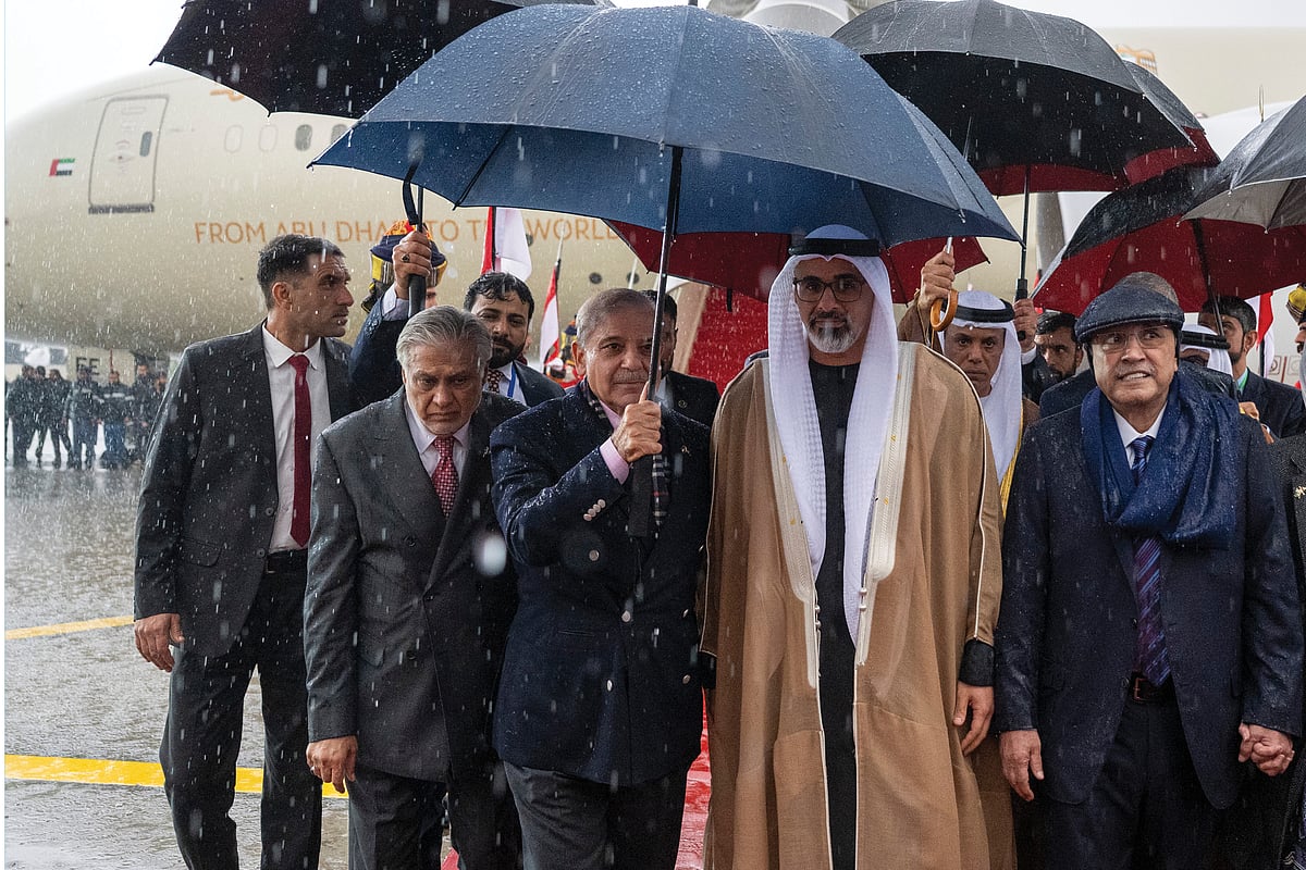Video: Abu Dhabi Crown Prince arrives in Pakistan on official visit