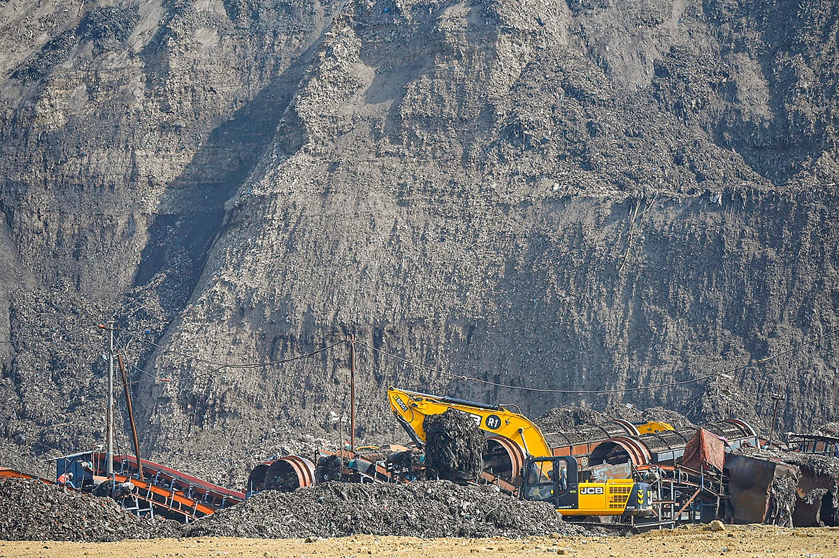 New Delhi vows to flatten monster garbage pile in Indian capital