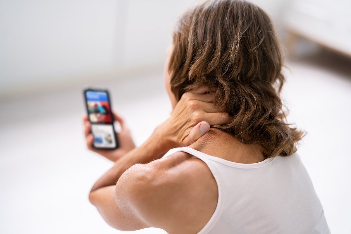 Text neck is damaging your spine: How to fix the rising smartphone ...