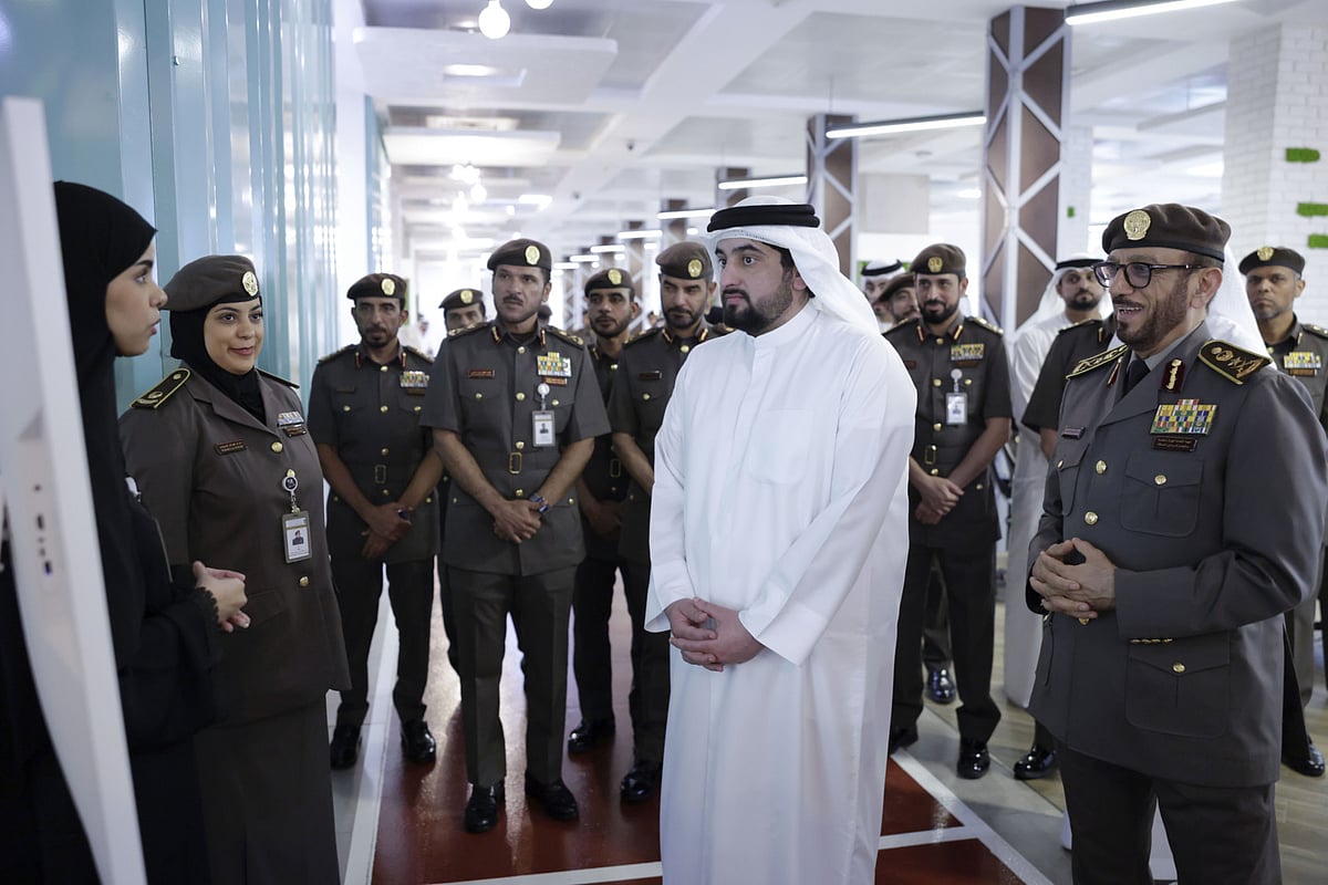Sheikh Ahmed bin Mohammed visits GDRFA Dubai to review smart service ...