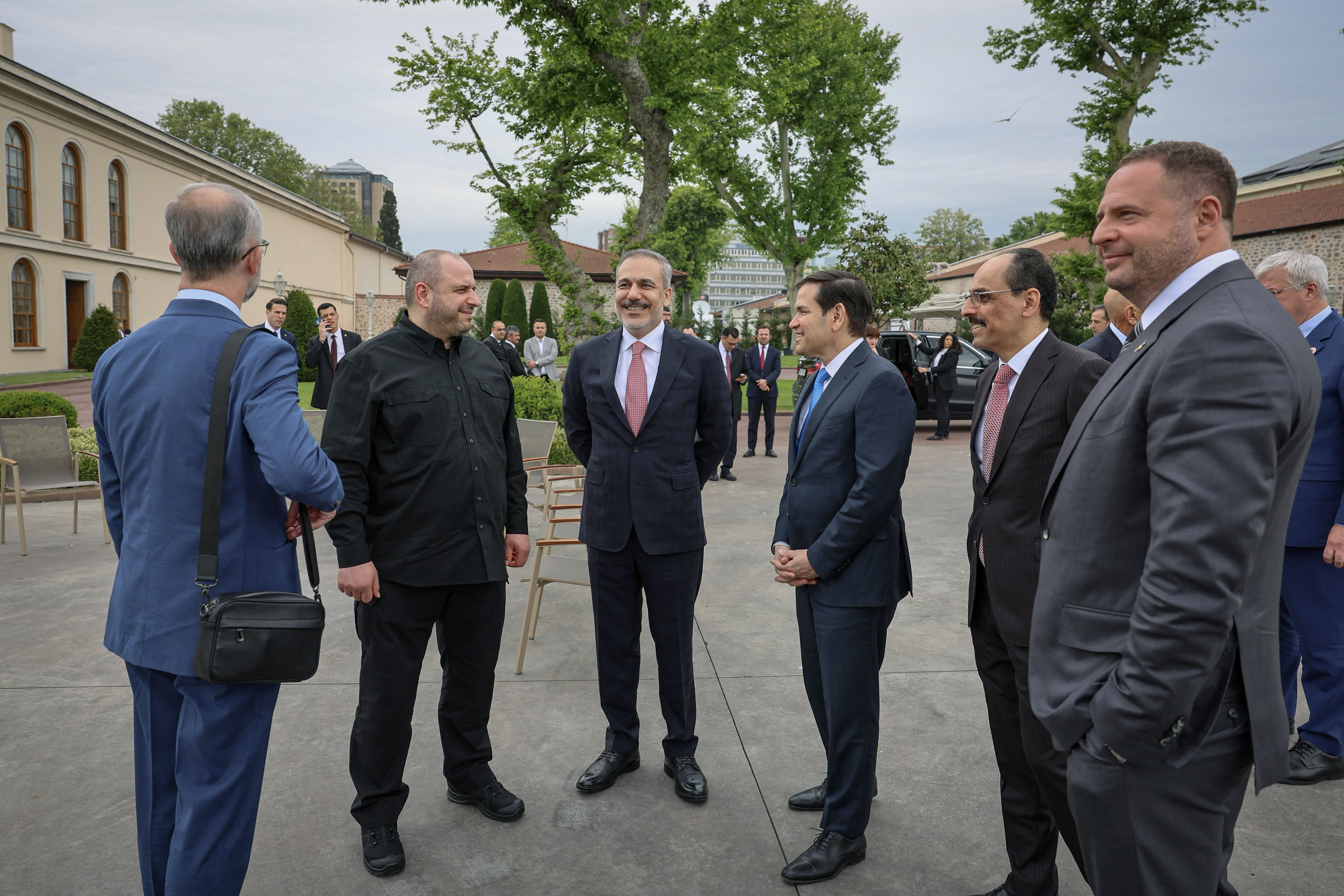 Russia-Ukraine peace talks end after less than 2 hours with deal to ...