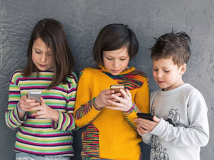 UAE parents embrace safer smartphones without social media to prevent kids' screen addiction