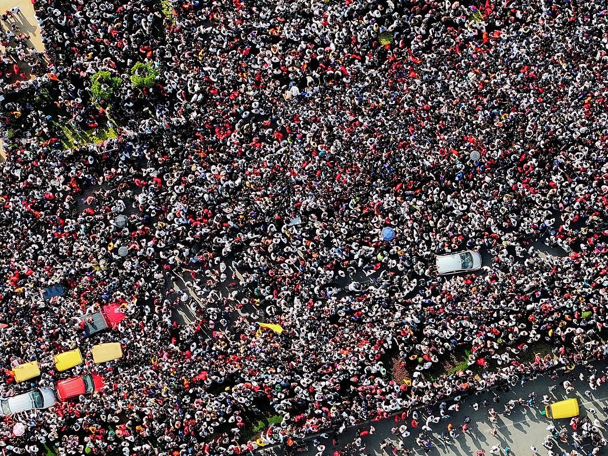 11 dead and 50 injured in stampede during Royal Challengers victory ...