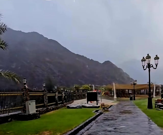 UAE weather alert: Rain continues to hit Fujairah and Khor Fakkan in ...