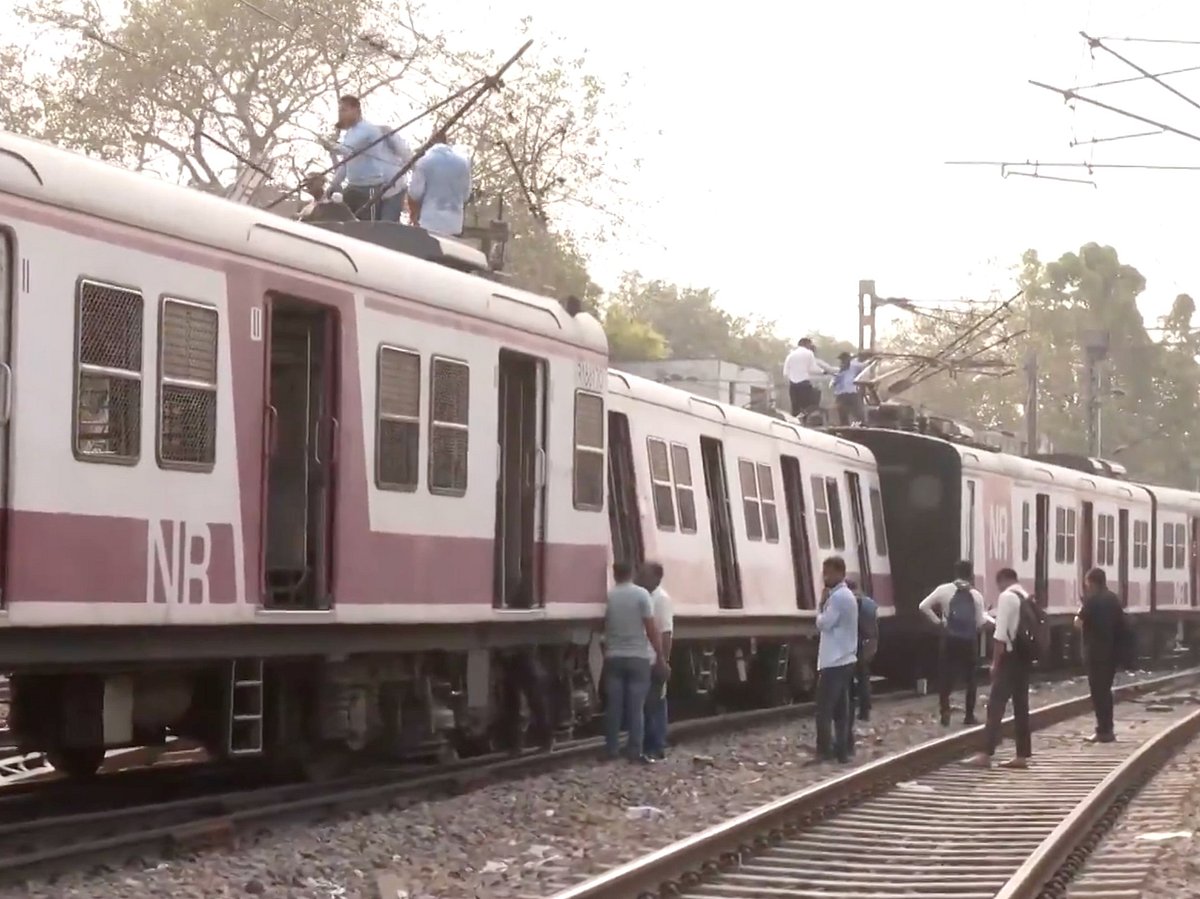 Train falls off track near Shivaji Bridge in Delhi