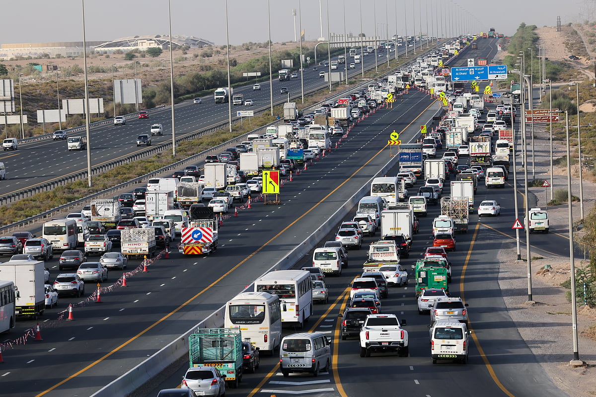Heavy traffic hits Dubai's major routes, causing morning delays