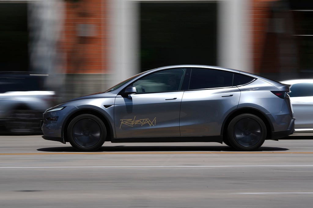 Tesla's Full Self-Driving: UAE Launch Expected as Early as January