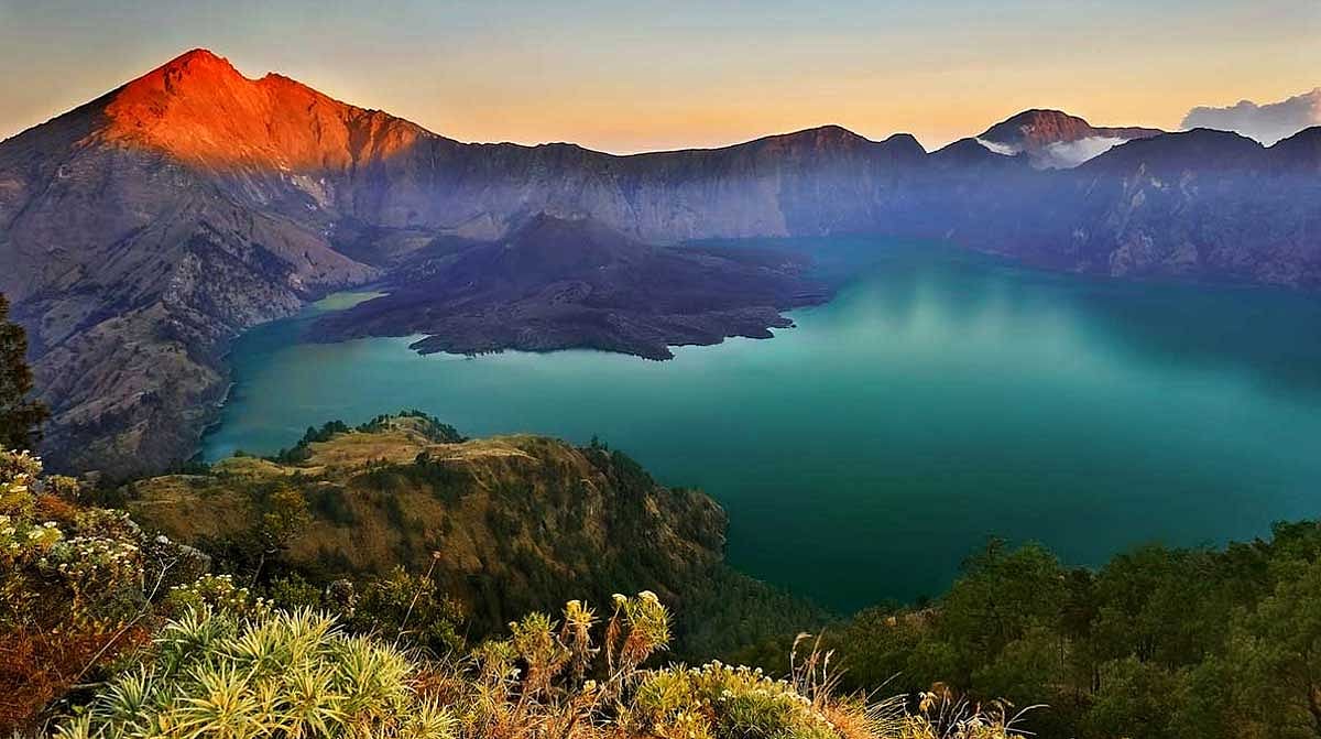 Brazilian adventurer's fall into an active Indonesian volcano sparks ...