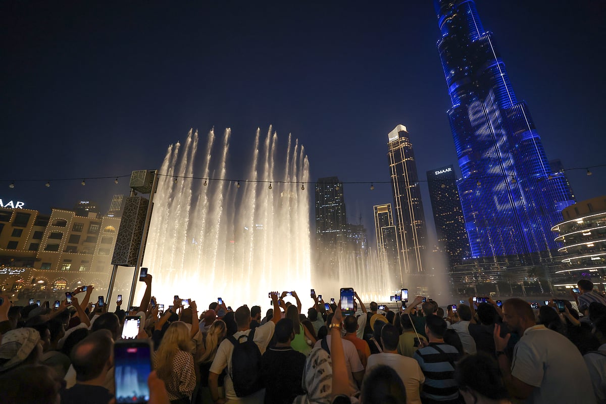 Phones up, eyes wide: Dubai Fountain’s grand return drew thousands to ...
