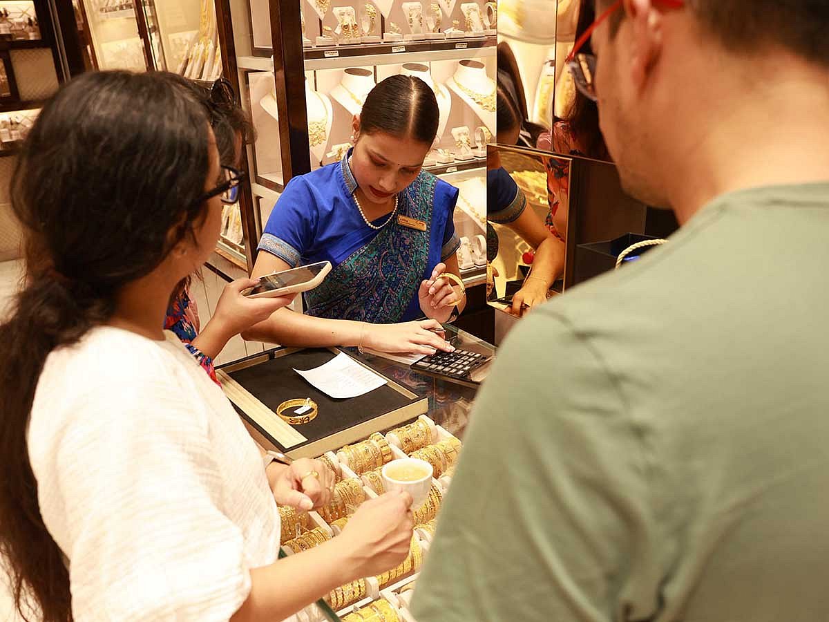 Dubai Gold Prices Recover After Sharp Sell-Off, Global Markets Stabilize