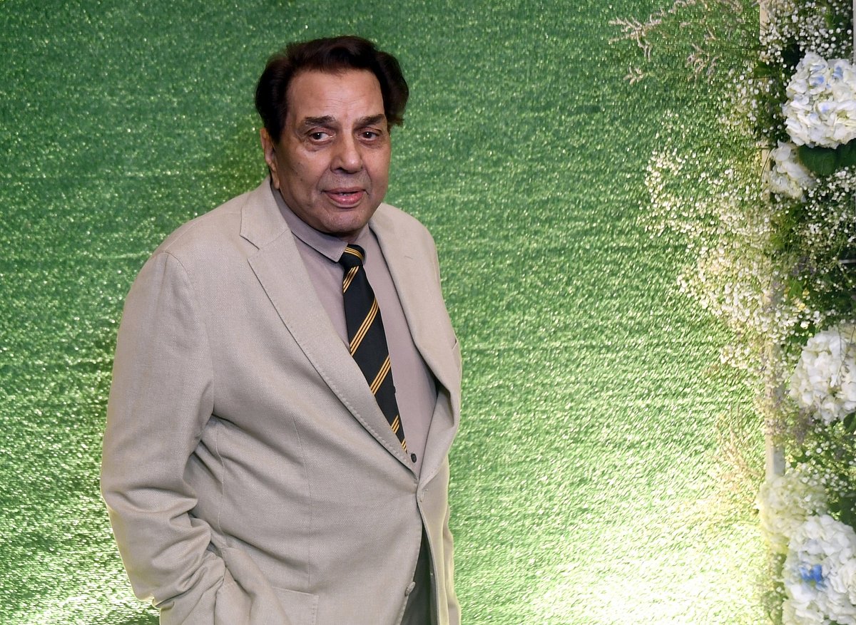 Dharmendra in hospital: Fans send best wishes to Bollywood legend ...