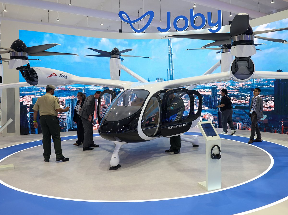 RTA Chief Unveils Timelines for Dubai's Air Taxis and Driverless Vehicles