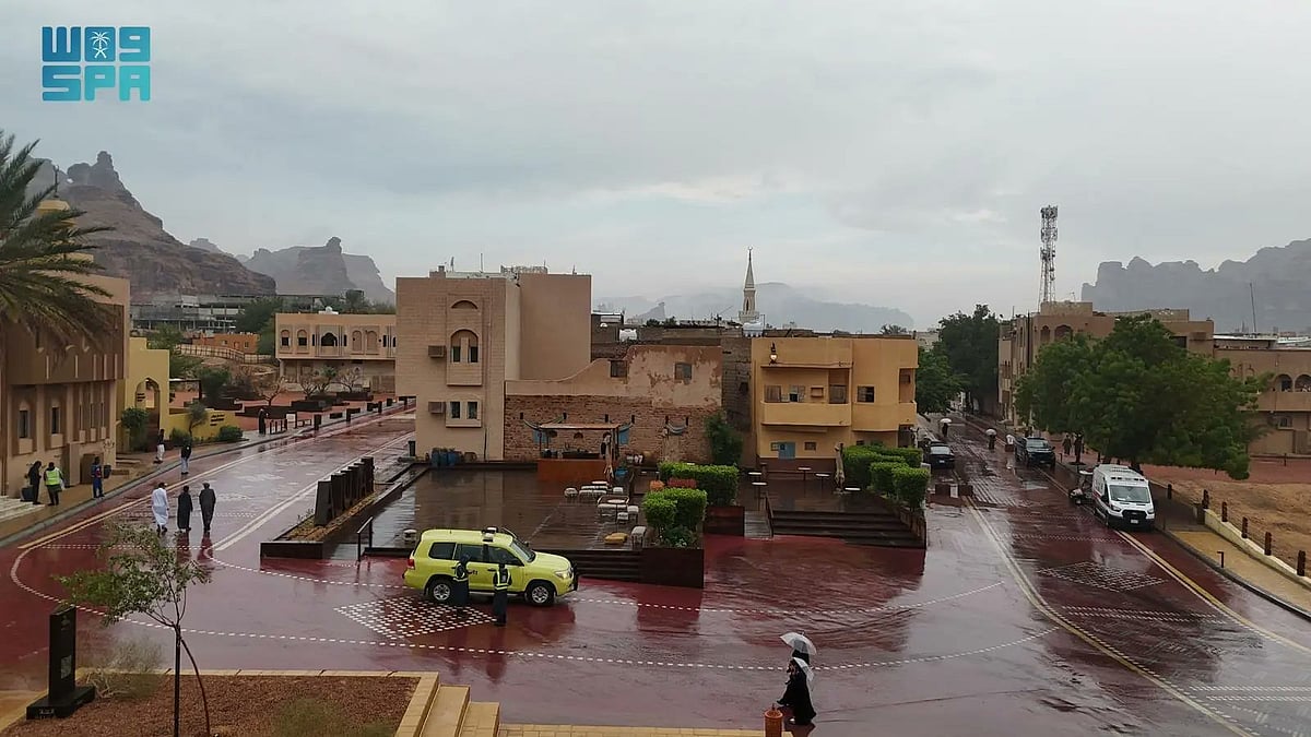 Saudi Civil Defence urges caution as heavy rain is forecast for Jeddah ...