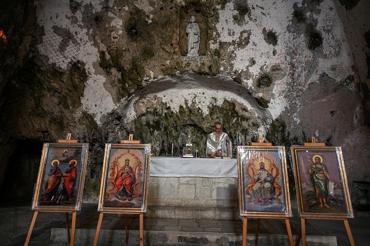 Antakya's Last Christians: Gathering Amid Ruins in Quake-Hit Turkey