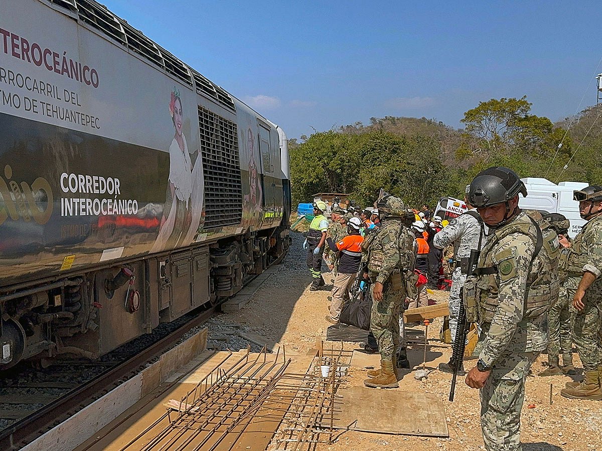 Interoceanic Train derails in southern Mexico, killing at least 13 and ...