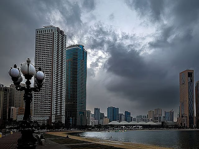 UAE Weather Alert: Shifting Winds, Rough Seas, and Falling Temperatures ...