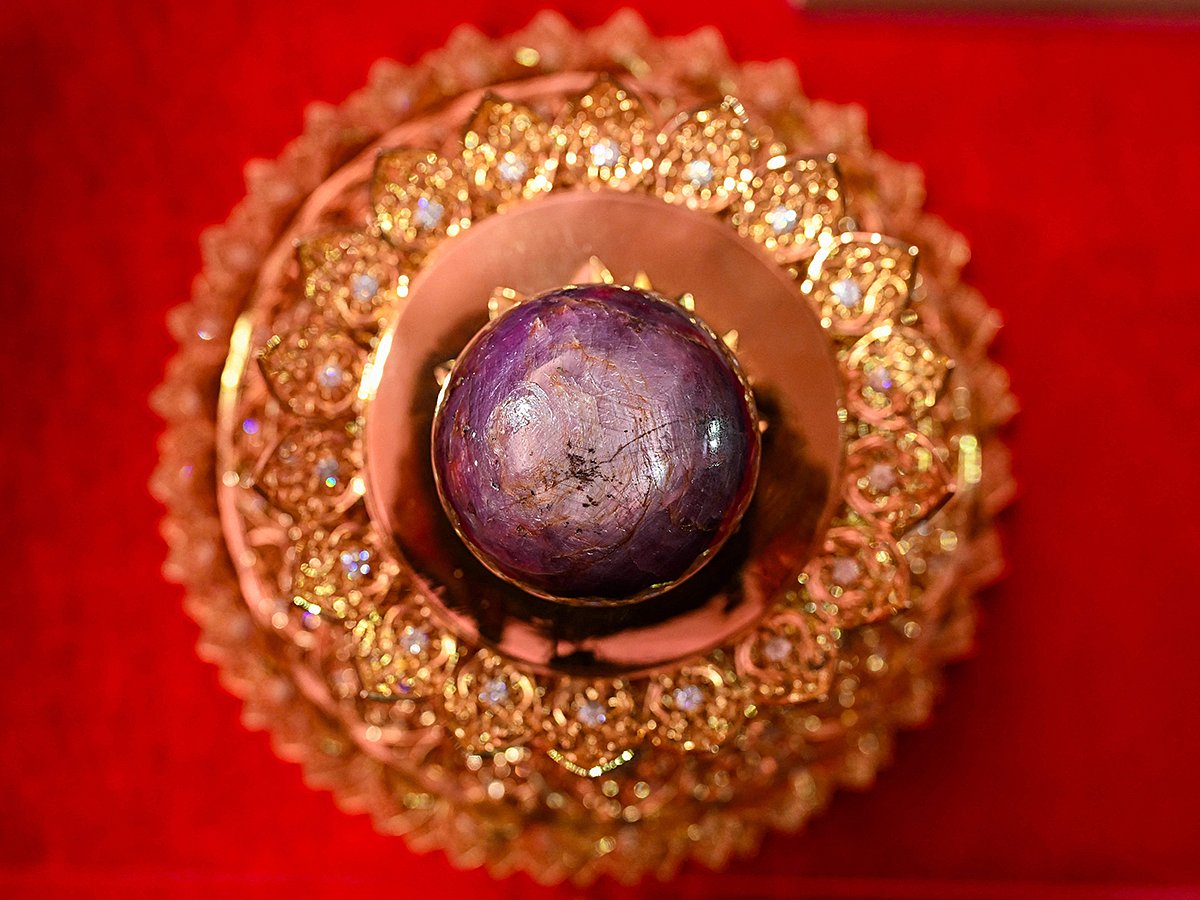 Sri Lanka Unveils World's Largest Purple Star Sapphire Worth $300 Million