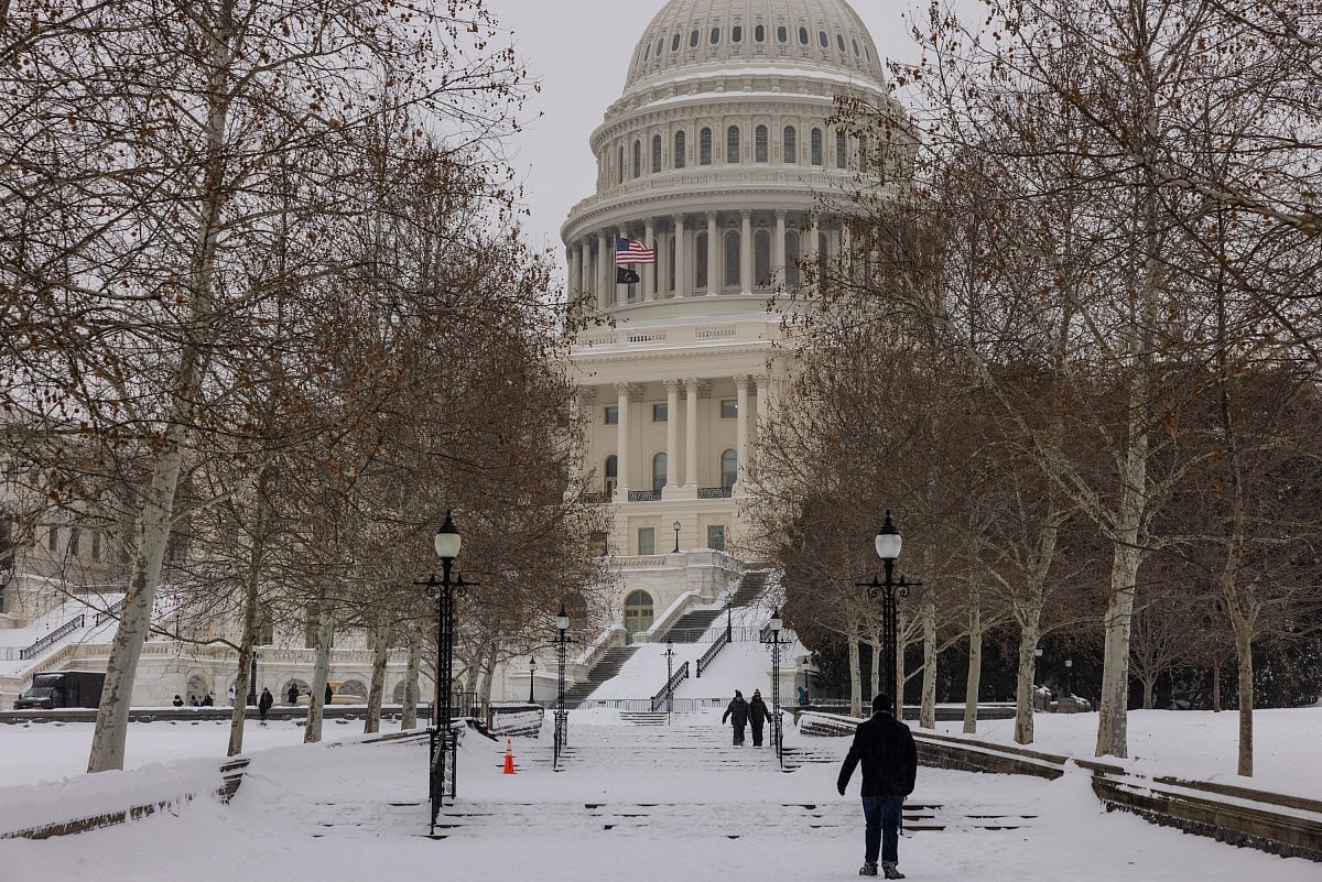 Historic US Winter Storm Claims 10 Lives, Causes Widespread Power Outages