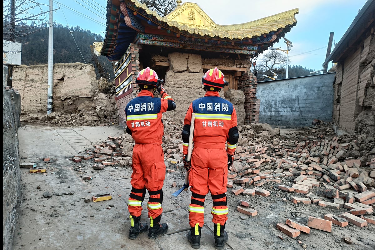 20,000 Evacuated After Earthquake Strikes Gansu, China