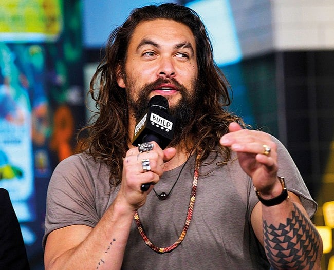 Jason Momoa Transforms from Aquaman to Lobo in DC's Supergirl Trailer