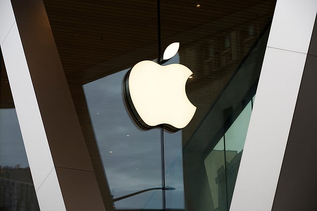 Apple's iPhone sales surge to new quarterly high despite early missteps ...