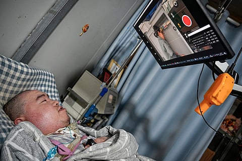 Quadriplegic Innovator Runs High-Tech Farm in China Using One Finger ...