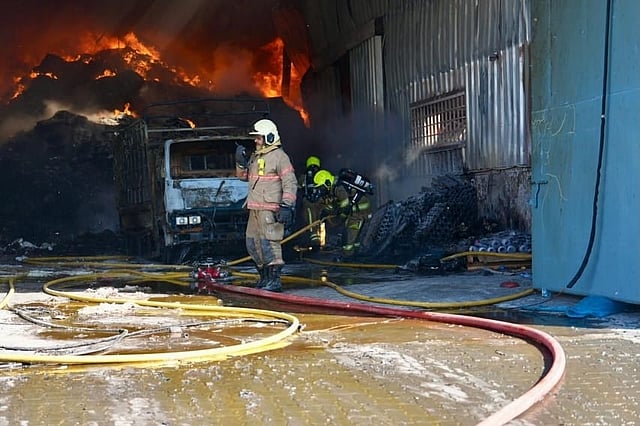 Dubai Civil Defence Quickly Contains Ras Al Khor Warehouse Fire in One Hour