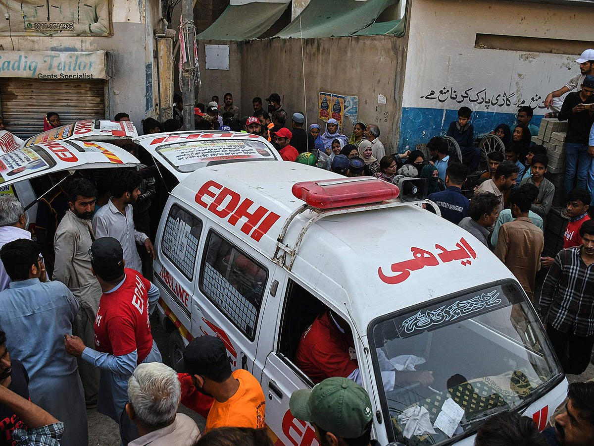 Tragic Building Collapse in Karachi: 16 Dead After Explosion